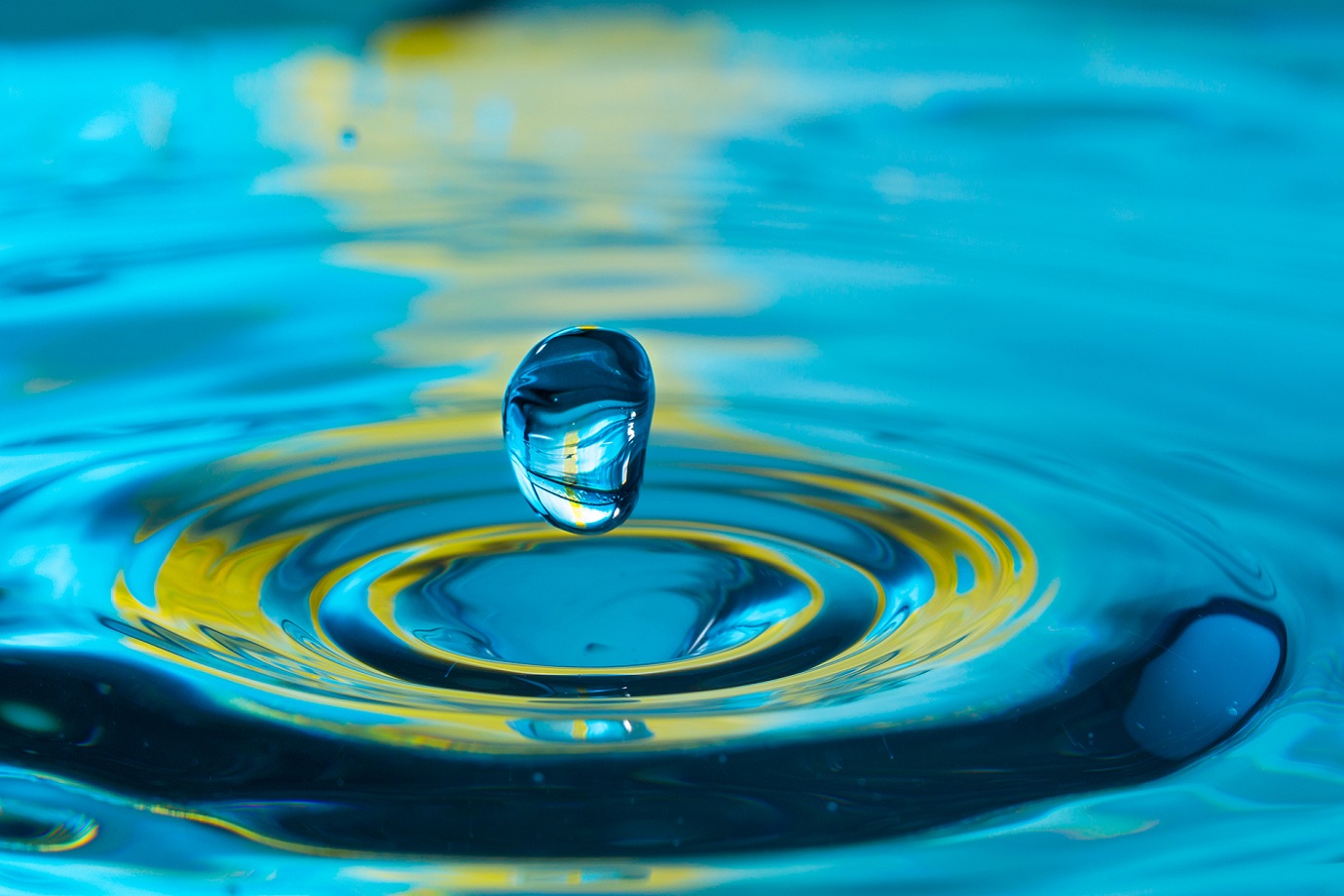 Propriedades da água: para consumo e estudo [resumo]