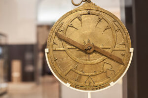 Astrolábio: história, função e importância [resumo completo]