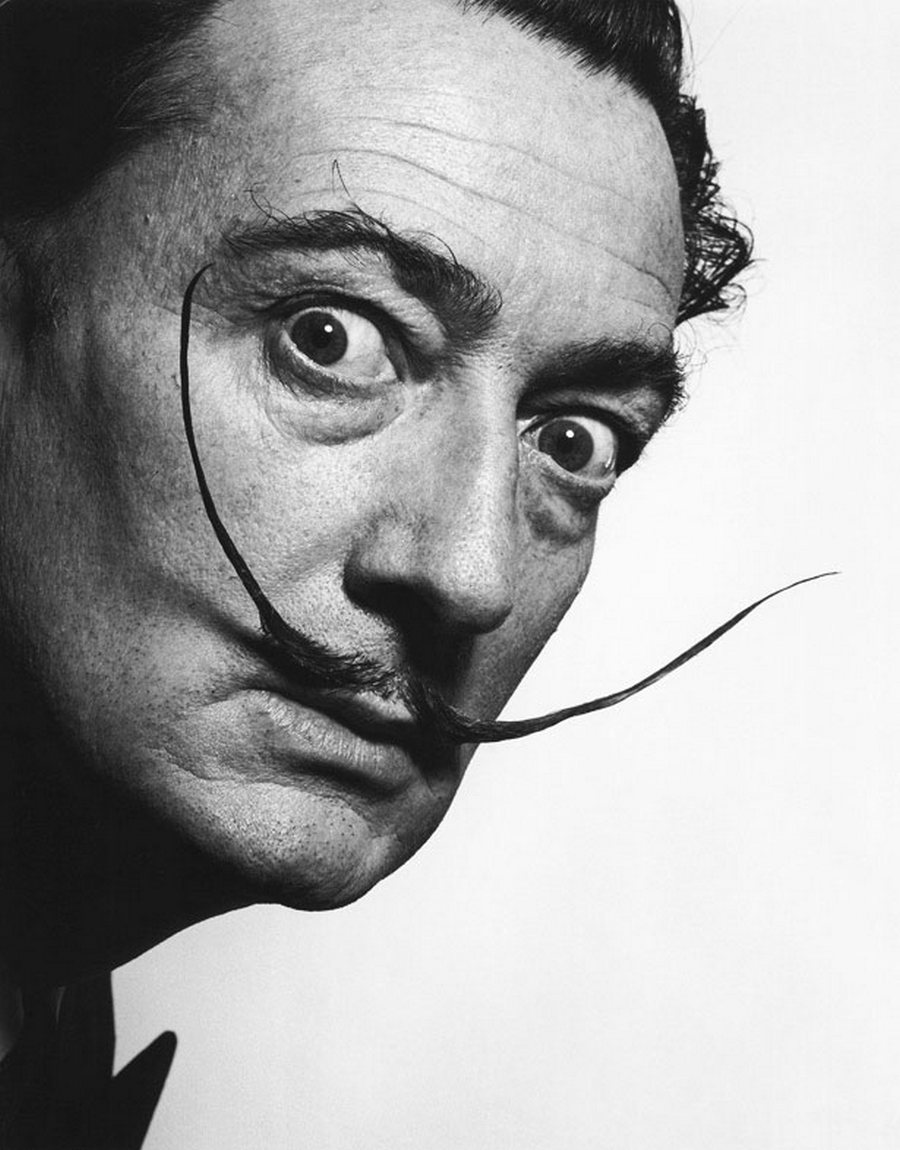 Salvador Dalí: pintor espanhol e surrealista de bigodes longilíneos